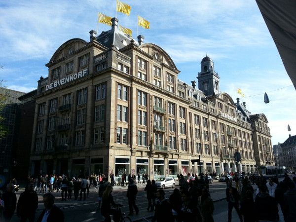 Shopping malls and department stores - Meet The Cities